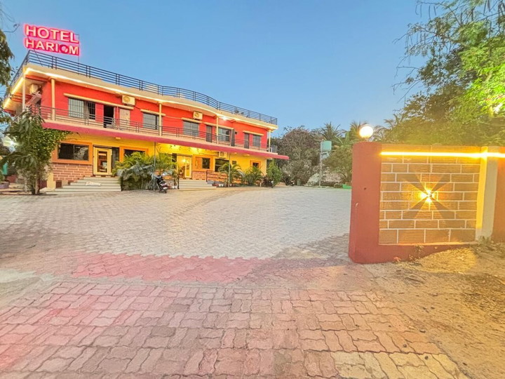 Hotel Hari Om Swimming Pool In Diu - Diu