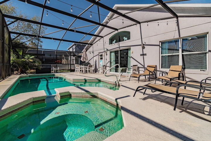 Villa With Private Pool In Lake Berkley Resort - Kissimmee, FL