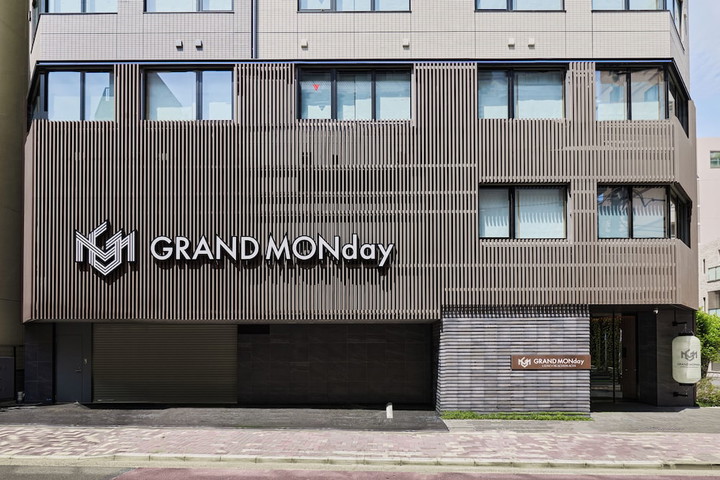 Grand Monday Ueno Okachimachi - Tokyo