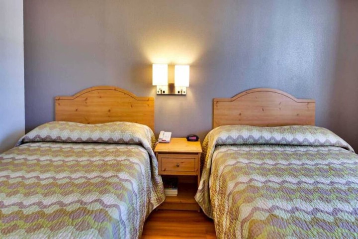 2 Full Beds  Smoking - Richardson, TX