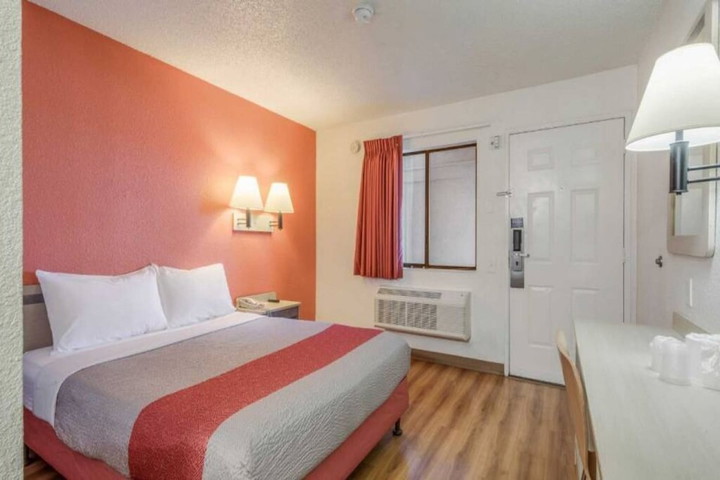 1 Full Bed - Fairfield, CA