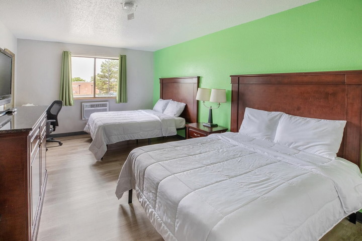 2 Full Beds Non-smoking - East Lansing, MI