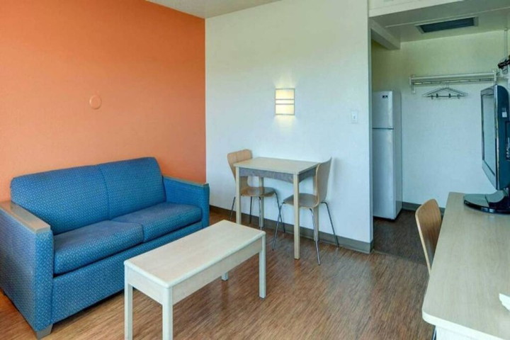 2 Full Beds Hearing Accessible Micfridge - Wyoming