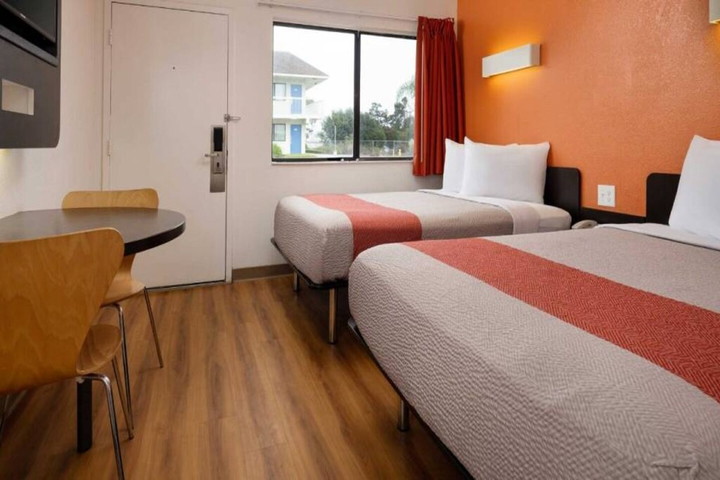 2 Full Beds  Mini Fridge - Pismo Beach, CA