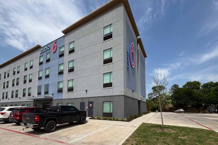2 Queen Beds  Non-smoking Kitchen - Garland, TX