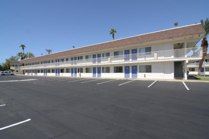 2 Full Beds - Indio, CA