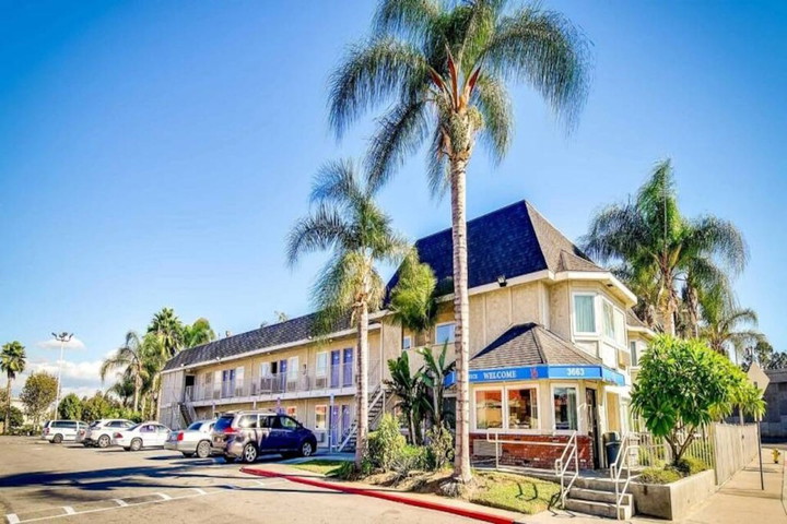 2 Full Beds Non-smoking - Corona, CA