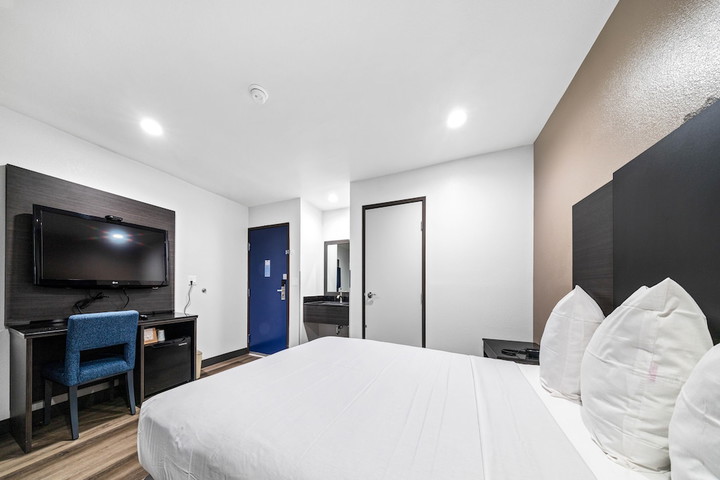 1 King Bed  Non-smoking Mini Fridge - Oceanside, Californie