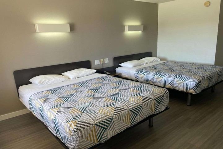 2 Queen Beds Mobility Accessible Tub Nsmk - Wichita Falls, TX