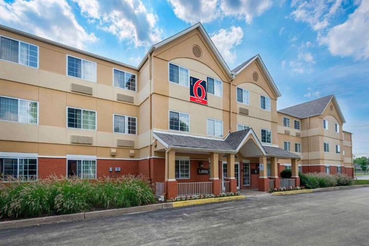 1 Queen Bed | Suite, Nsmk, Kitchen - West Chester