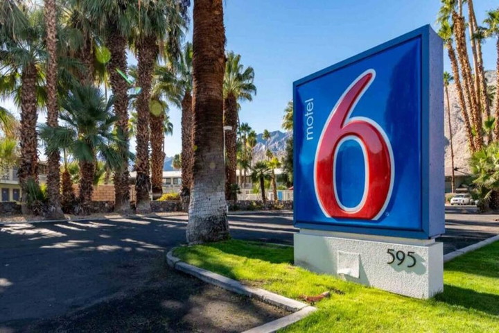 2 Full Beds  Deluxe - Palm Springs, CA