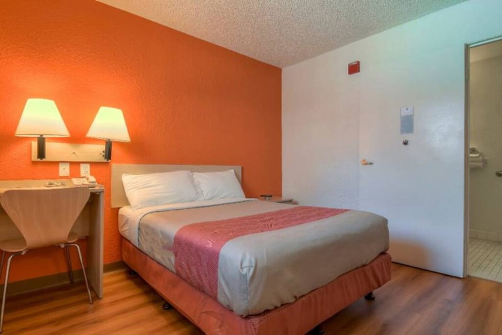 1 Full Bed - Hacienda Heights, CA