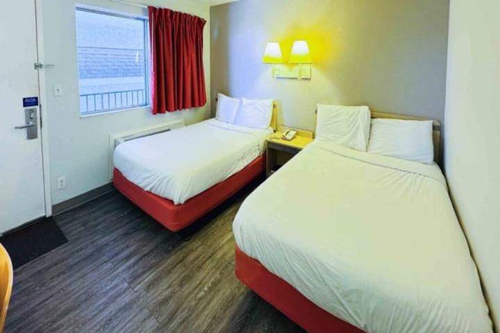 2 Full Beds  Suite Non-smoking Kitchen - Casper, WY