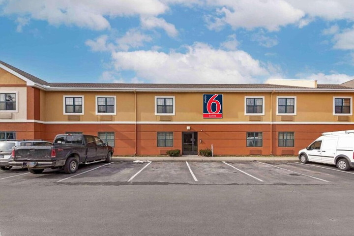 1 King Bed | Mob Acc Ri Shwr Ste Nsmk Ktchn - Greece, NY