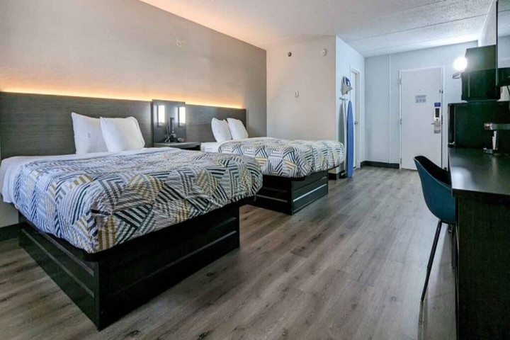 2 Queen Beds  Newly Redesigned Non-smoking - Andover, MA