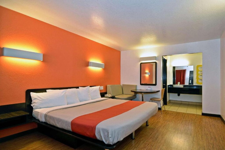 1 Queen Bed  Mobility Accessible Tub Nsmk - Fairfield, CA