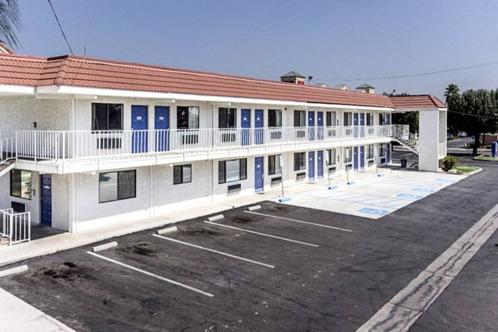 1 King Bed  Mobil Access Tub Nsmk Micfridg - Kalifornia