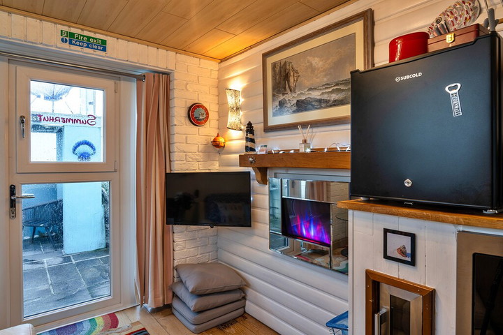 Treknow Summerhut - Tintagel