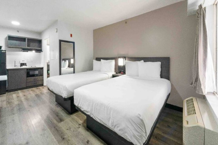 2 Beds  Smoking Deluxe - Lithonia, GA