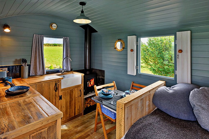 'Susanna' Poachers Hut - Wales