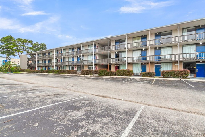 1 King Bed Non-smoking Kitchen - Moncks Corner, SC