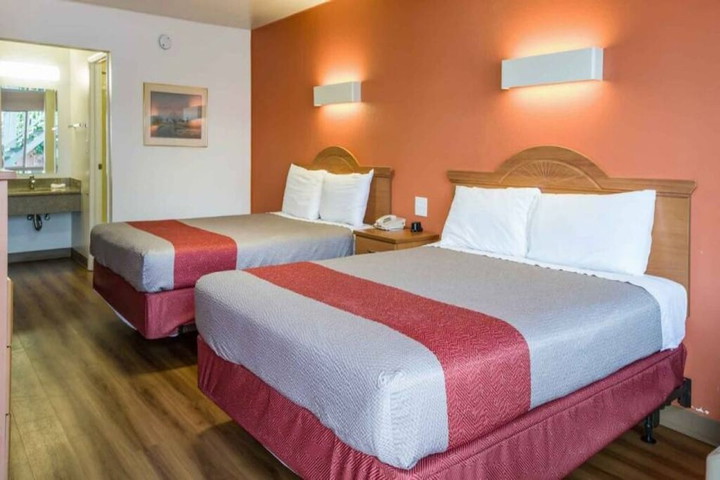 2 Queen Beds Smoking Micfridge - Blackhawk, CA