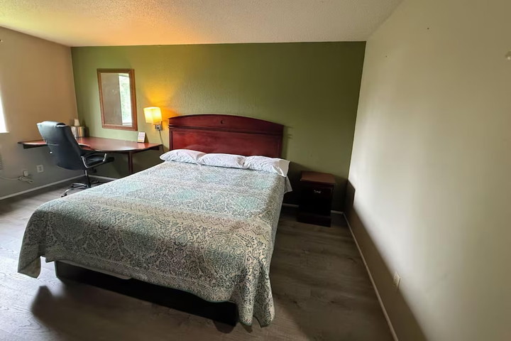 King Bed Non-smoking - Coldwater, MI