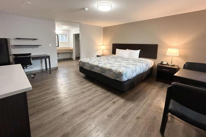 1 King Bed  Suite Non-smoking Micfridge - Beaverton, OR