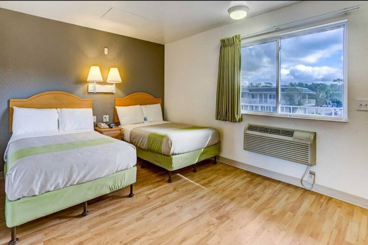 2 Full Beds  Ada/tub Non-smoking - Celebration, FL
