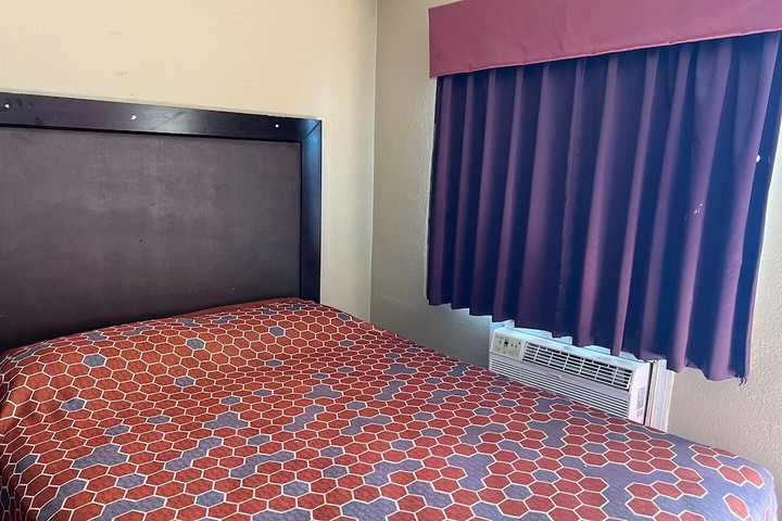 Queen Bed - Lancaster, CA