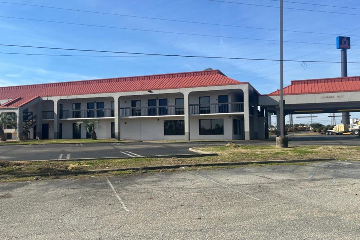 2 Full Beds Suite Non-smoking Kitchen - Montgomery, AL