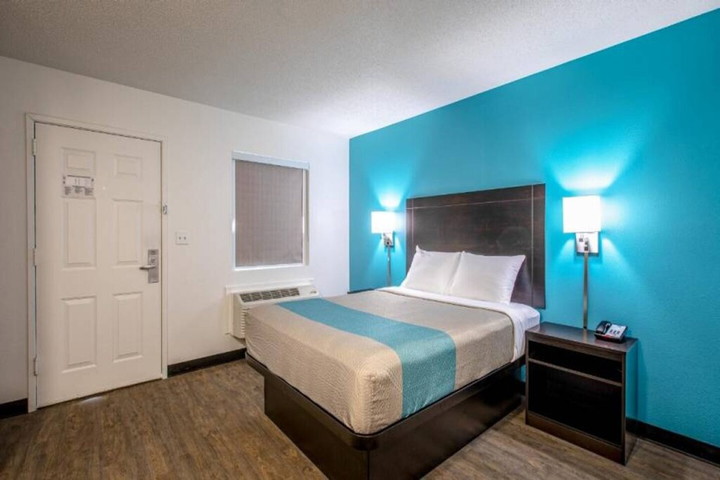 1 Queen Bed  Premium Kitchen Non-smoking - Greenville, SC
