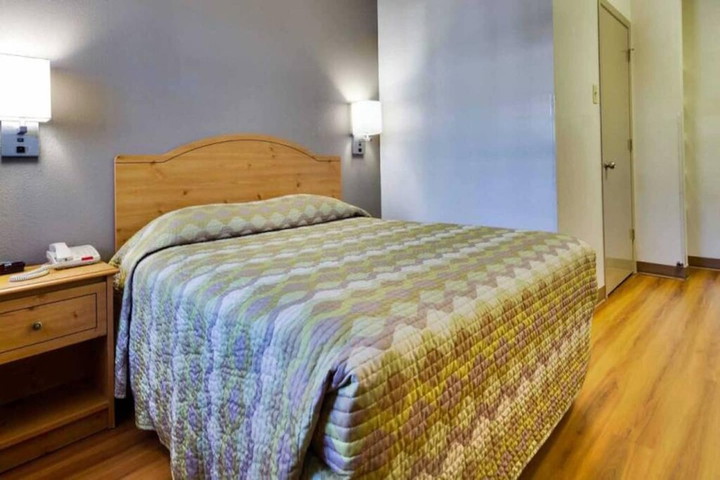1 Queen Bed  Non-smoking - Richardson, TX