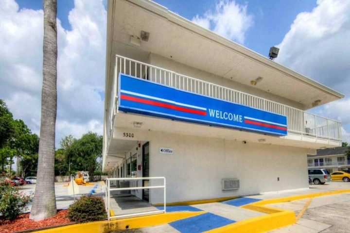 2 Full Beds - Winter Park, FL