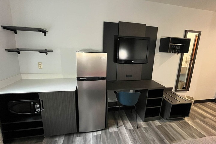 1 King Bed | Non-smoking, Micfridge - Urbana, IL