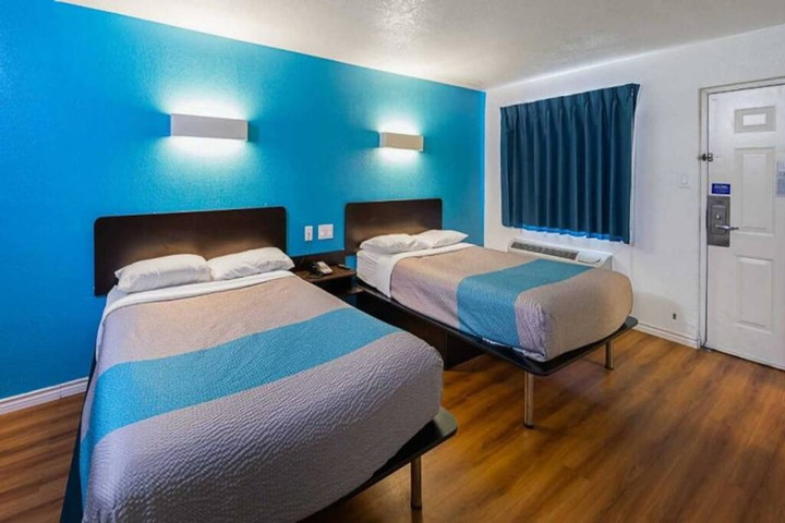 2 Full Beds Non-smoking - Bedford, TX