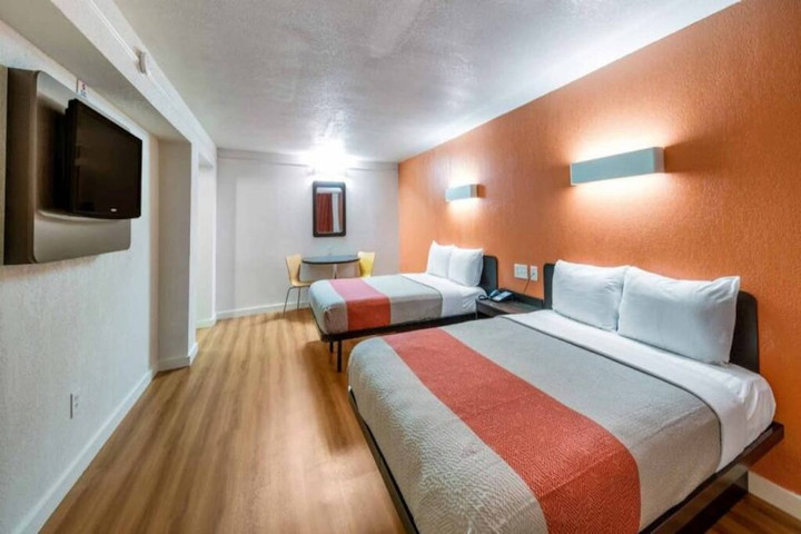 2 Full Beds Non-smoking - Farmers Branch