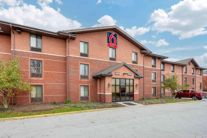 1 Queen Bed | Non-smoking, Kitchen, Sofa-bed - Indiana (State)
