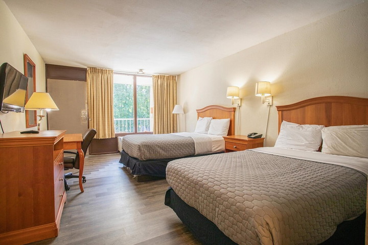 2 Full Beds Non-smoking - Greensboro, NC