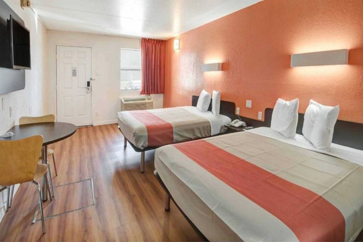 2 Queen Beds Non-smoking - Farmers Branch
