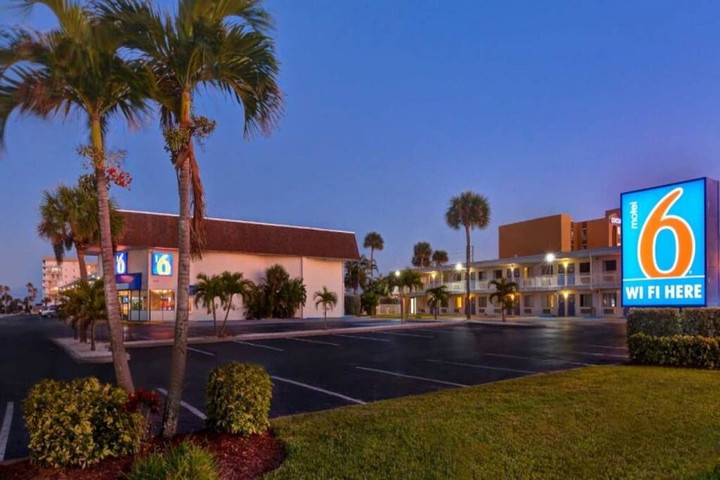2 Queen Beds Ada/tub - Cocoa Beach, FL