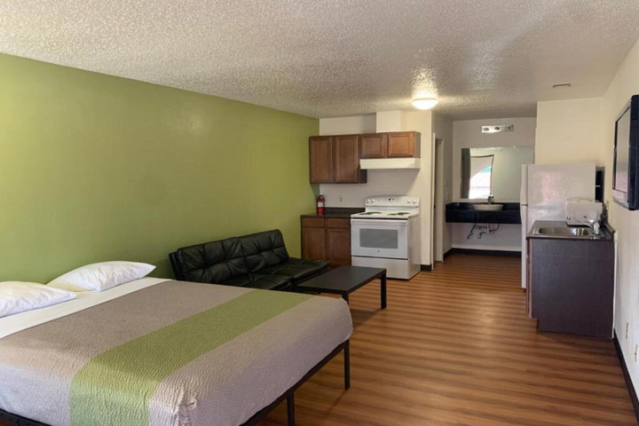 1 Queen Bed  Non-smoking Kitchen Sofa-bed - Longview, TX