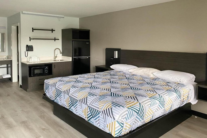 1 King Bed Non-smoking Kitchen - Sugar Land, TX