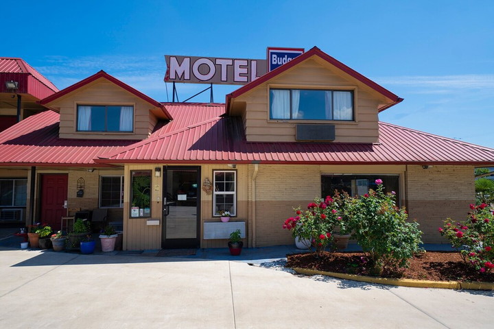 2 Queen Beds Non-smoking - West Linn, OR