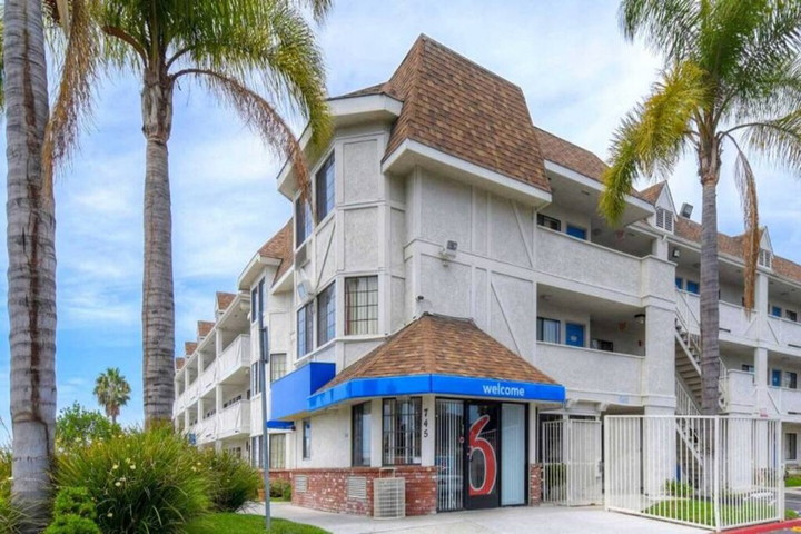 2 Full Beds - Coronado, CA