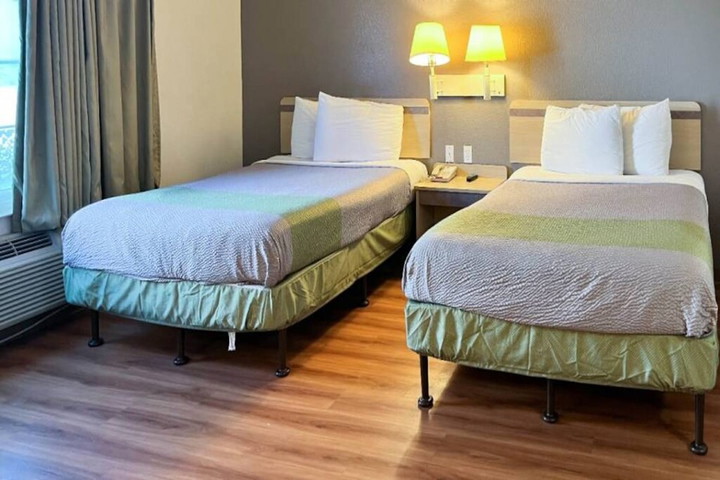 2 Full Beds Non-smoking Kitchen - San Carlos, CA