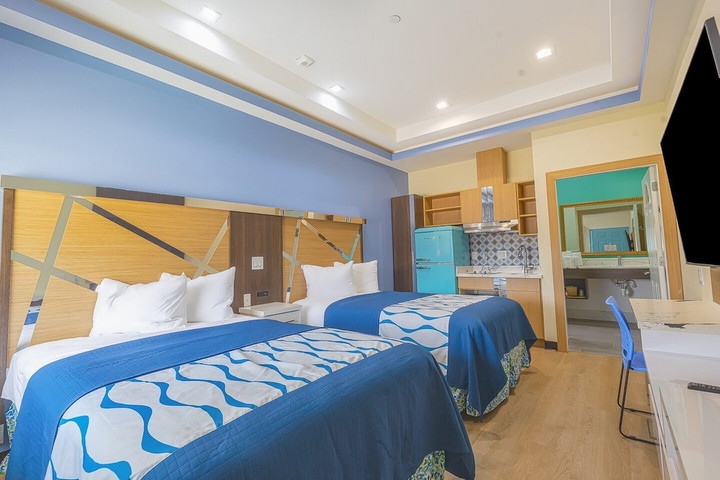 2 Queen Beds With Kitchenette Non-smoking -
