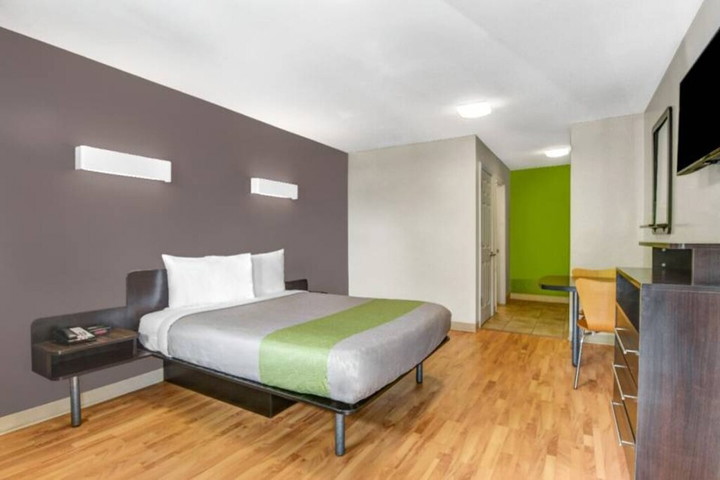 1 King Bed Non-smoking - Sandy Springs, GA
