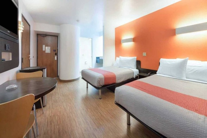 2 Full Beds  Non-smoking - 