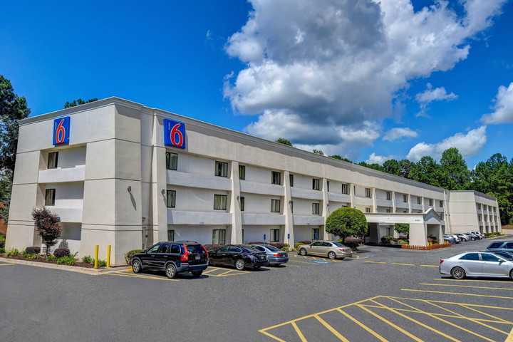 1 King Bed  Non-smoking - Duluth, GA